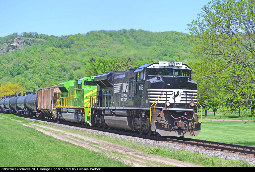 NS 1052, BNSF's Aurora Sub.